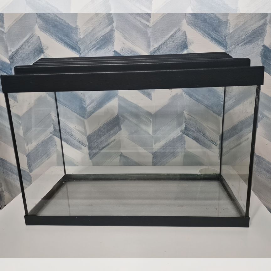 Аквариум с фильтром и светом