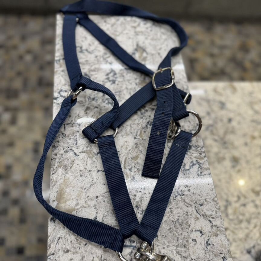 Недоуздок для лошади с поводом