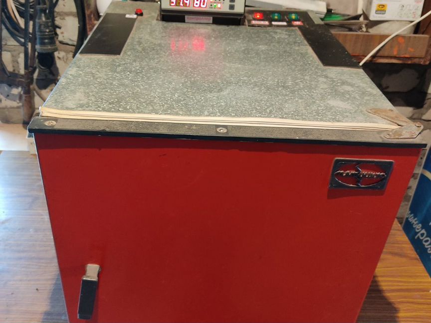 Инкубатор для яиц автоматический на 100 яиц