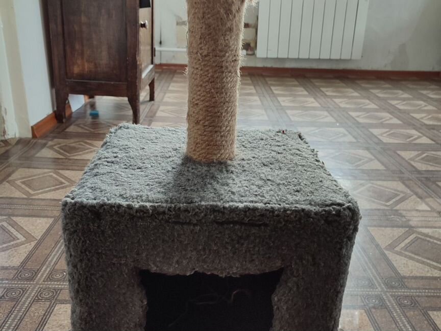 Когтечка с домиком для кошек