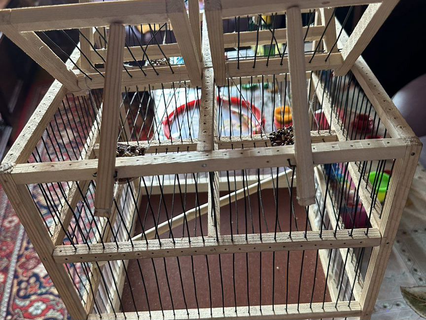 Клетка для птиц из дерева