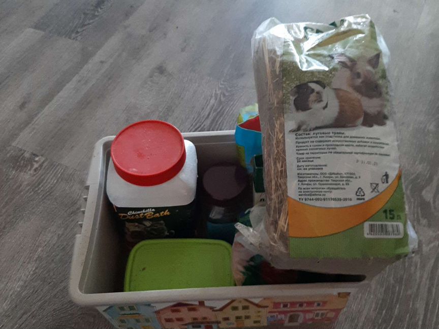 Остатки песка, сено и опилки для хомяк