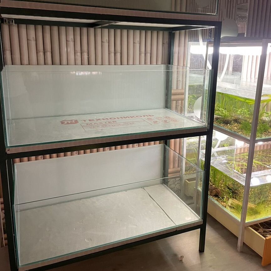 Стойка с аквариумами