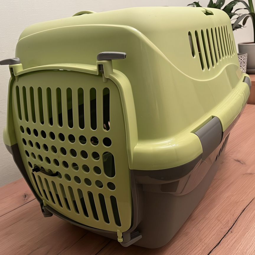 Переноска для животных пластиковая