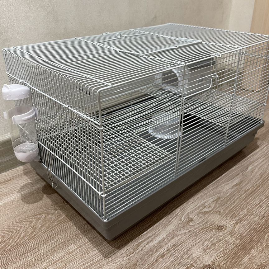 Клетка для грызуна с подарком