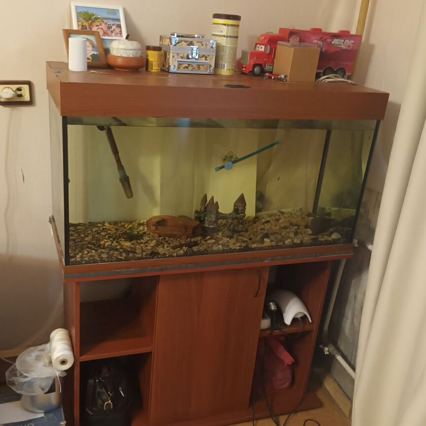 Аквариум большой с тумбой целый