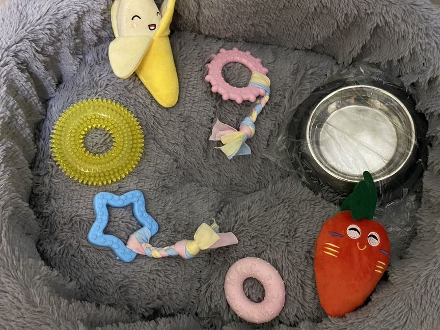 Корзина для щенка, игрушки, миски, корм