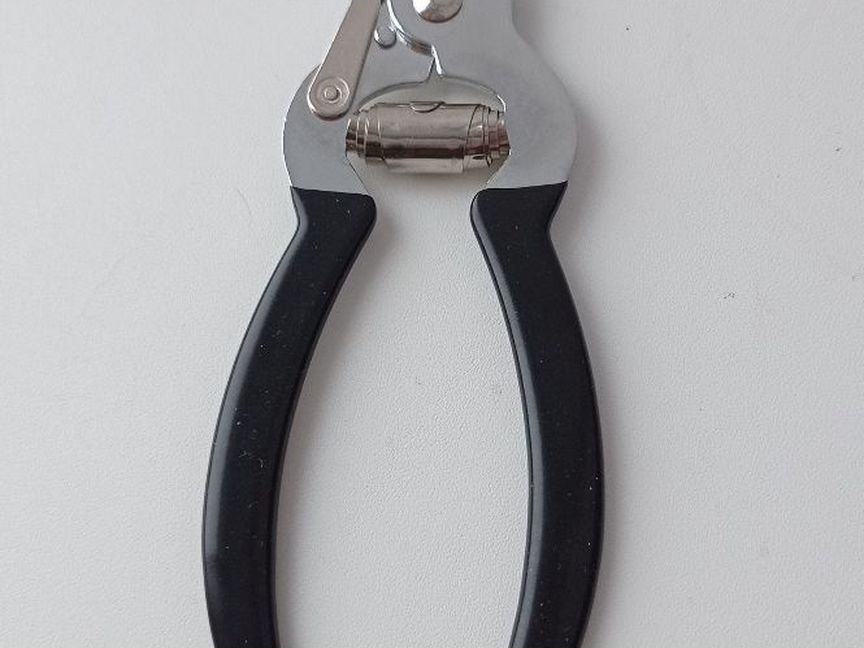 Когтерез -секатор средний со стопором