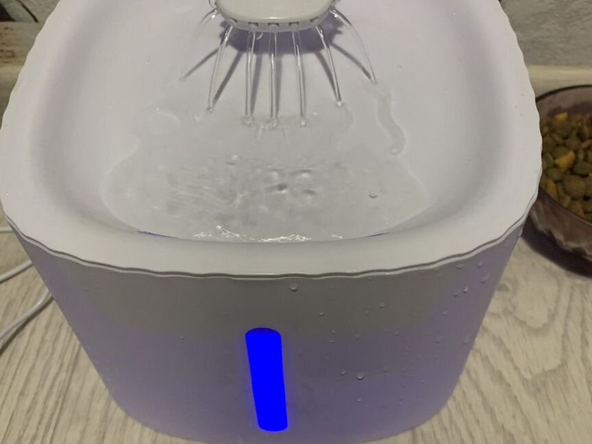 Автоматическая поилка для кошек