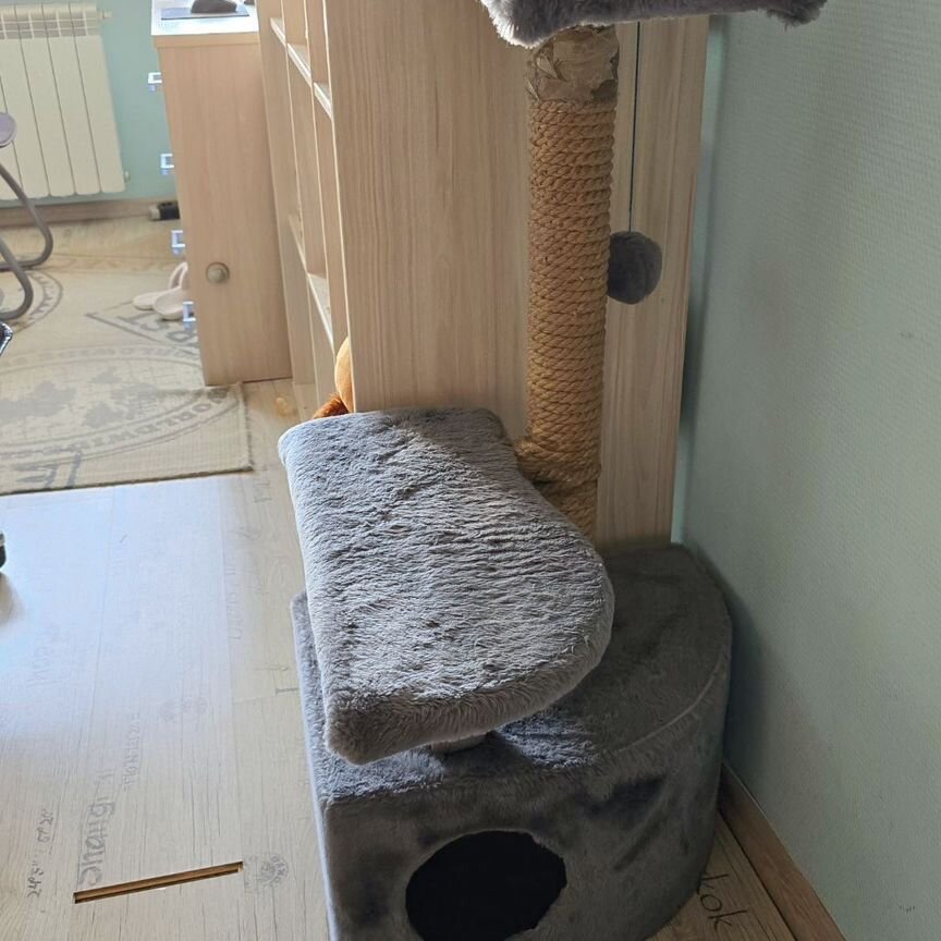 Кошачий домик с когтеточкой б/у