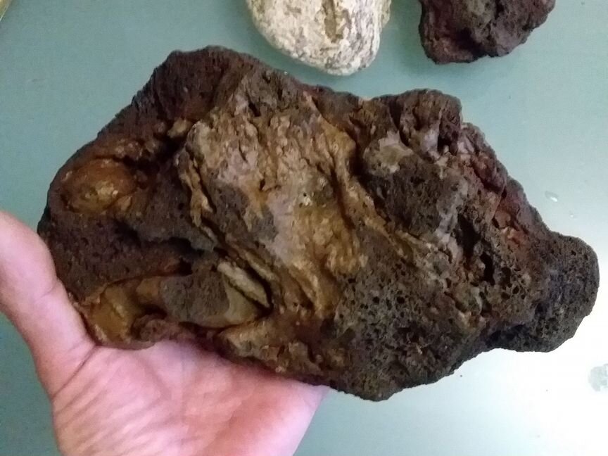 Вулканическая лава и булыги океан