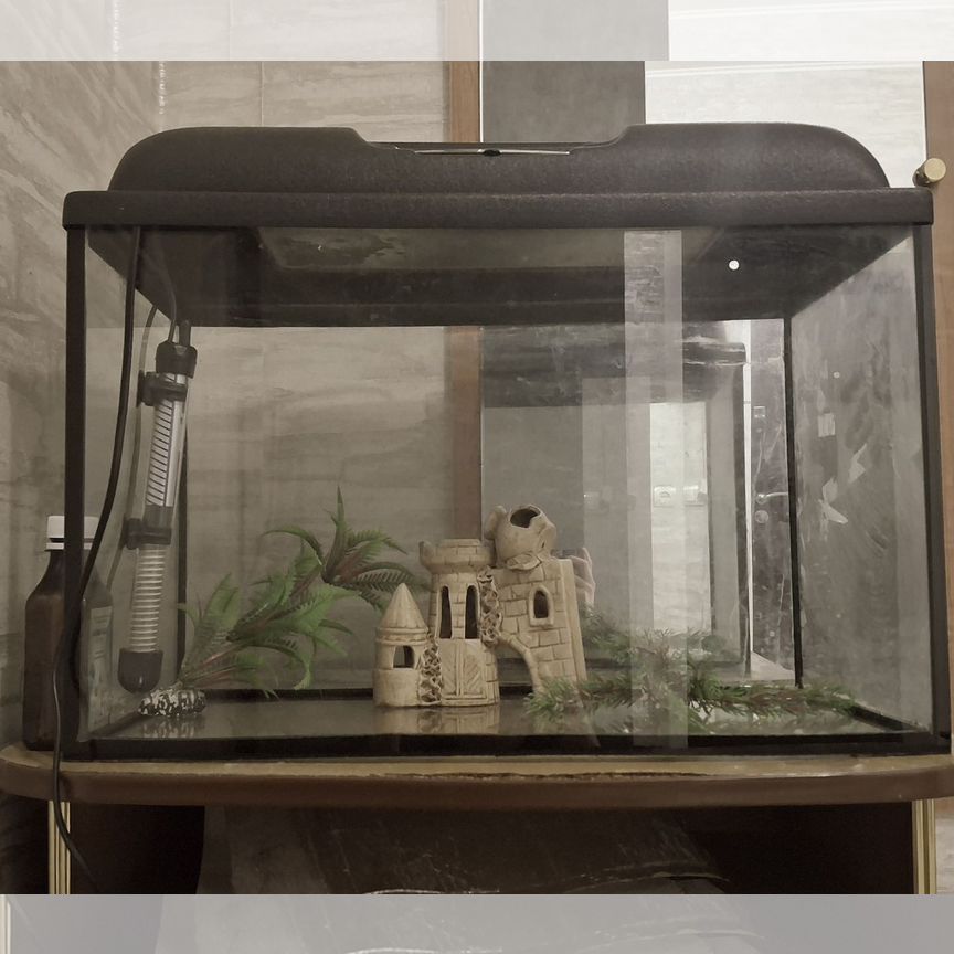 Аквариум с декором (б/у), 60 литров