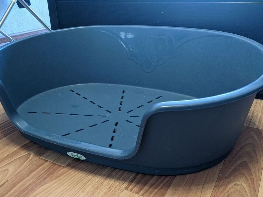 Лежанка для собак пластиковая