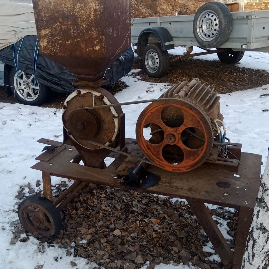 Зернодробилка молотковая