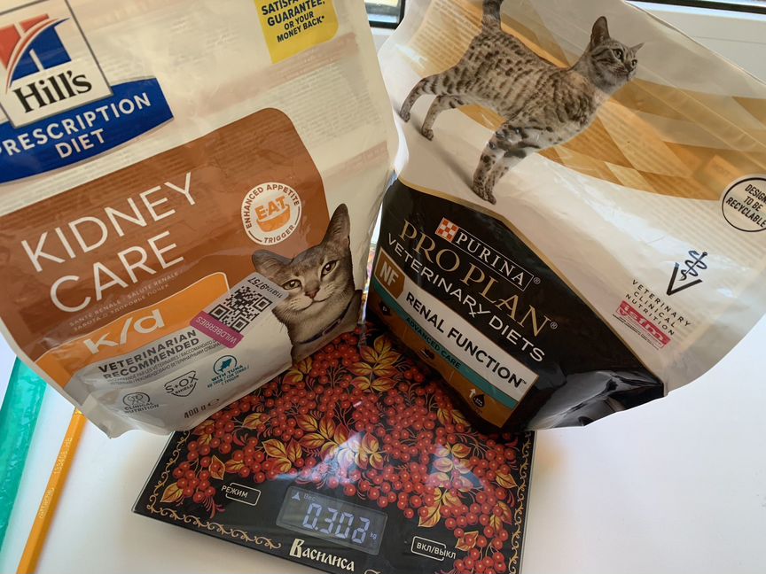 Сухой корм для кошек Purina и Hills