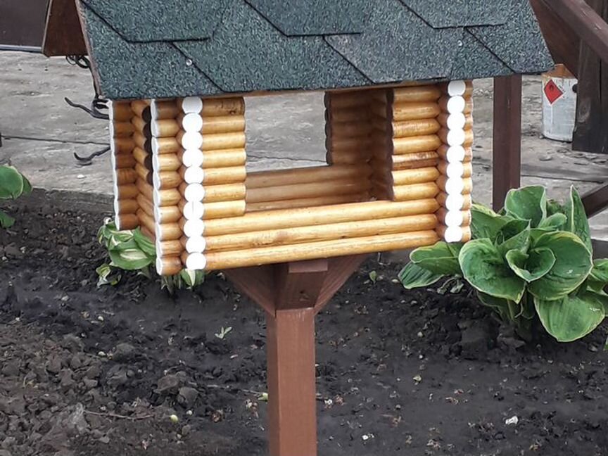 Кормушка для птиц из дерева