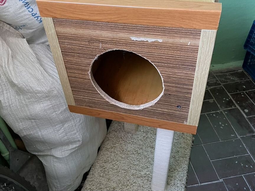 Домик для кошки с когтеточкой