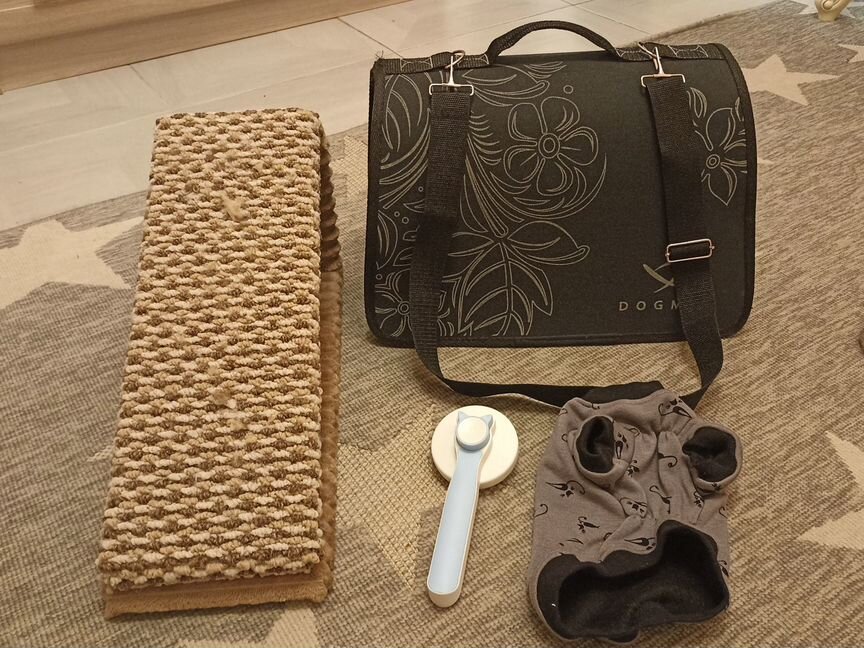 Переноска для кошек и когтеточка