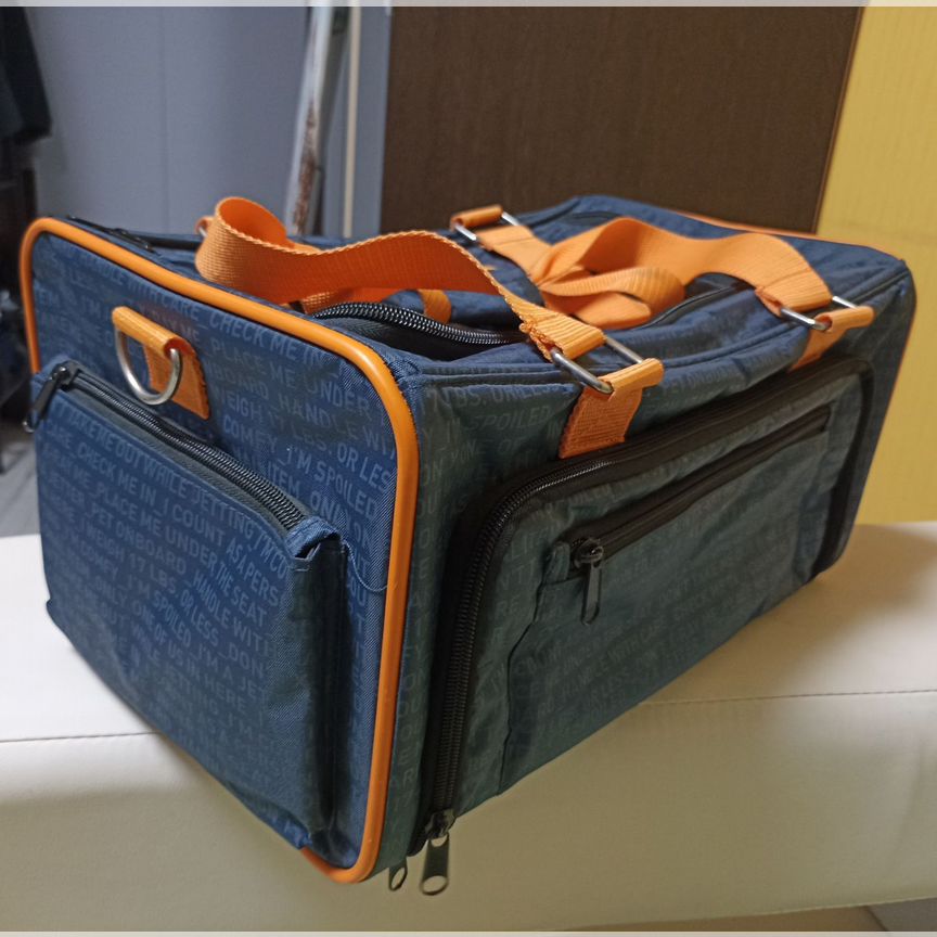 Переноска для кошек и маленьких собак