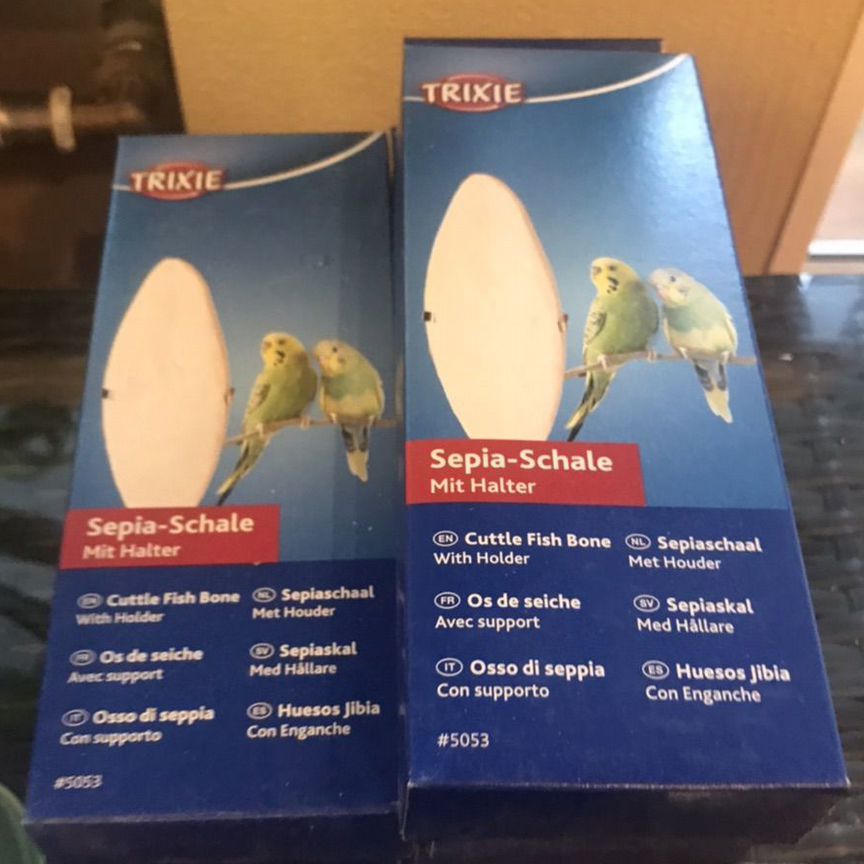 Кормушки, поилки, панцирь каракатицы для кенарей