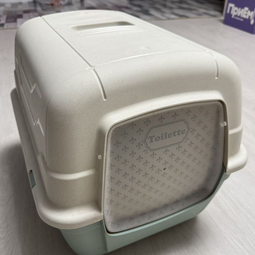 Закрытый лоток для кошек б/у