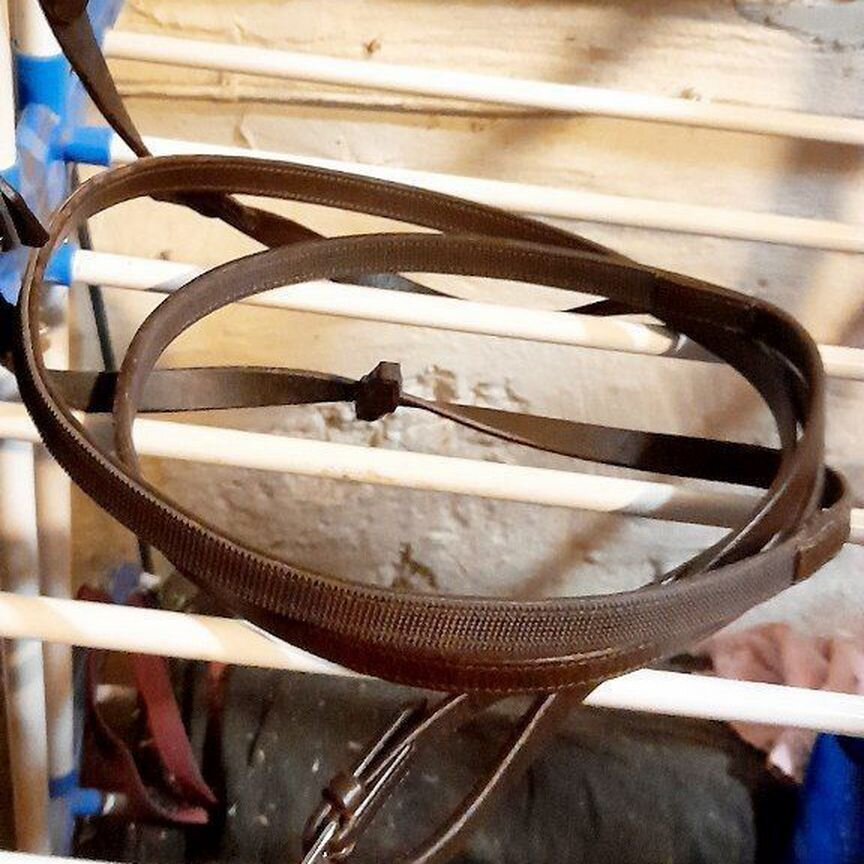 Повод для лошади прорезиненный / sorequs