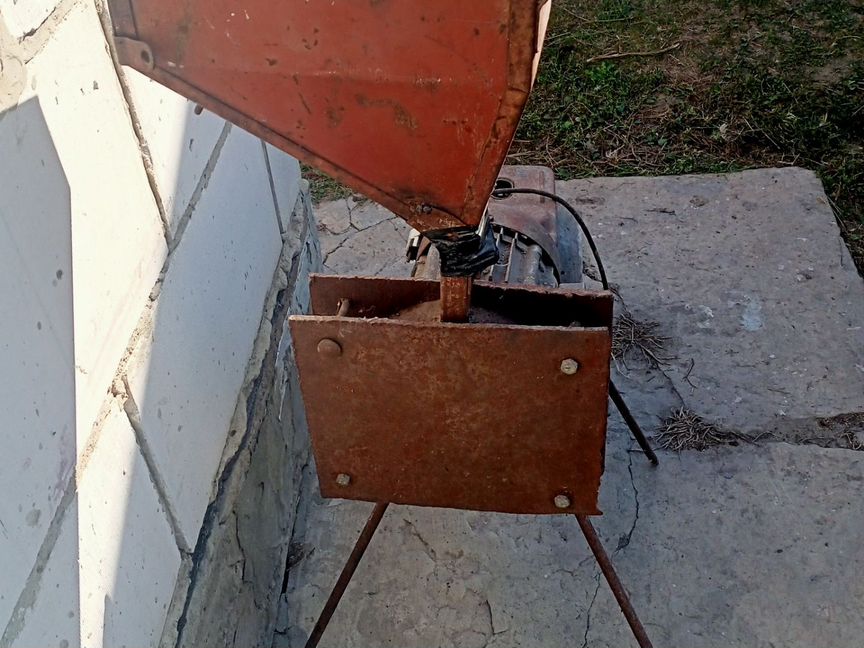 Зернодробилка