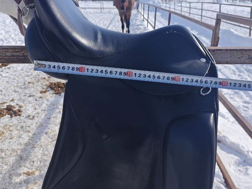 Выездковое седло