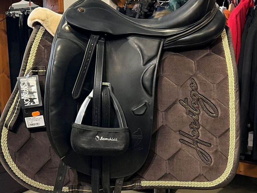 Седло выездковое Prestige