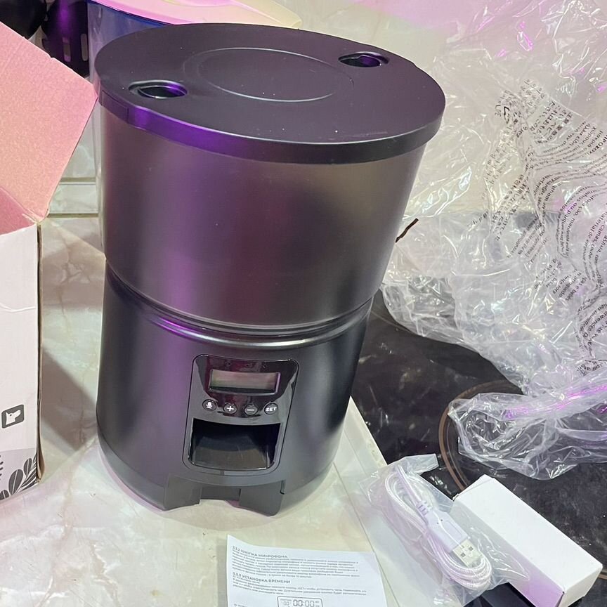 Автоматическая кормушка для собак и кошек