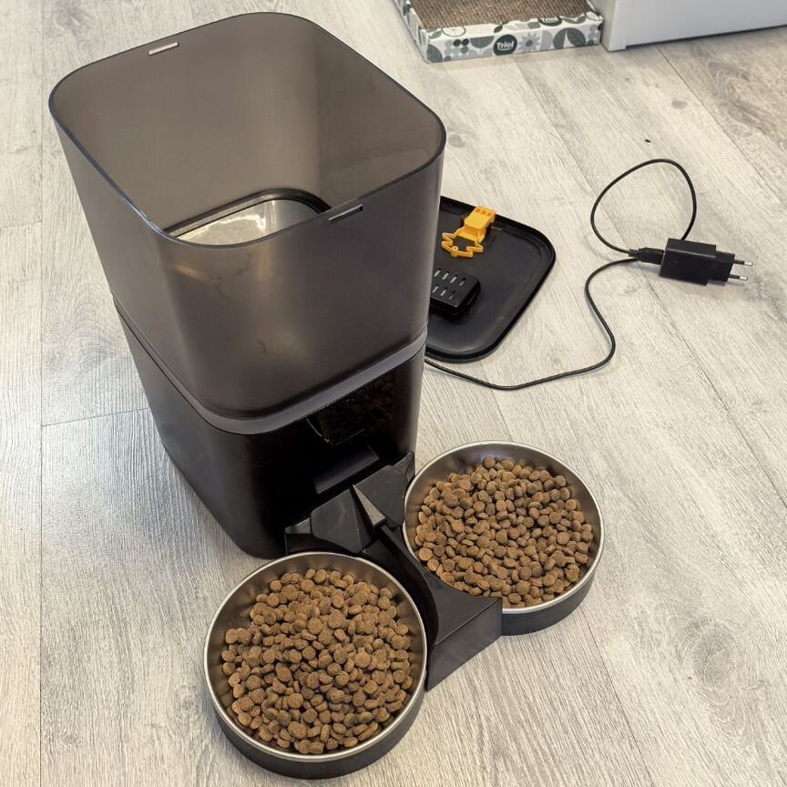 Кормушка для кошек и собак