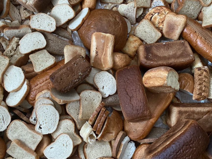 Хлеб, сухарь на корм для животных