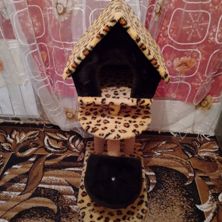 Домик для кошки с когтеточкой новый