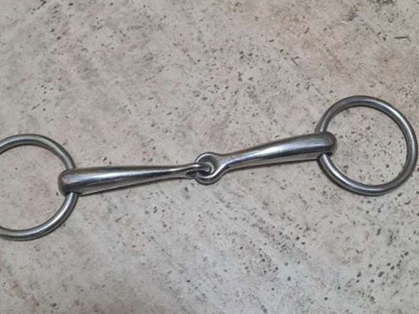 Трензель, железо для лошади