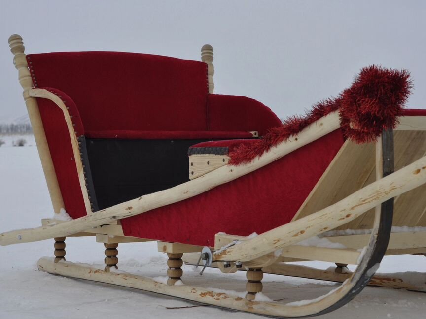 Деревянные конные сани для проката