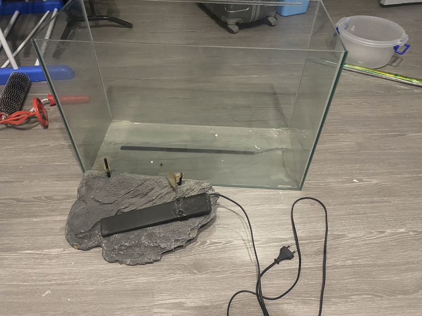 Аквариум + обогреватель +плот