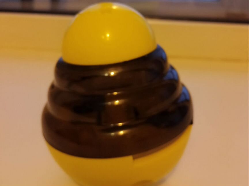 Кормушка-неваляшка для маленьких животных