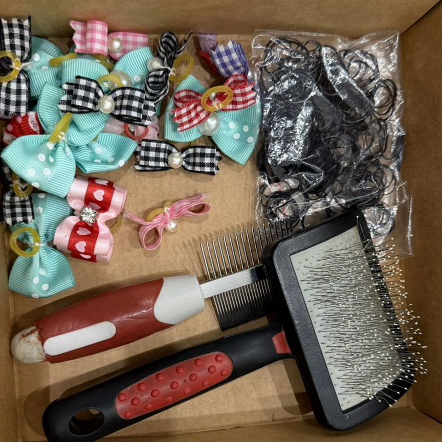 Расчески и бантики для собачки