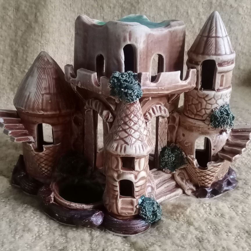 Замок для аквариума