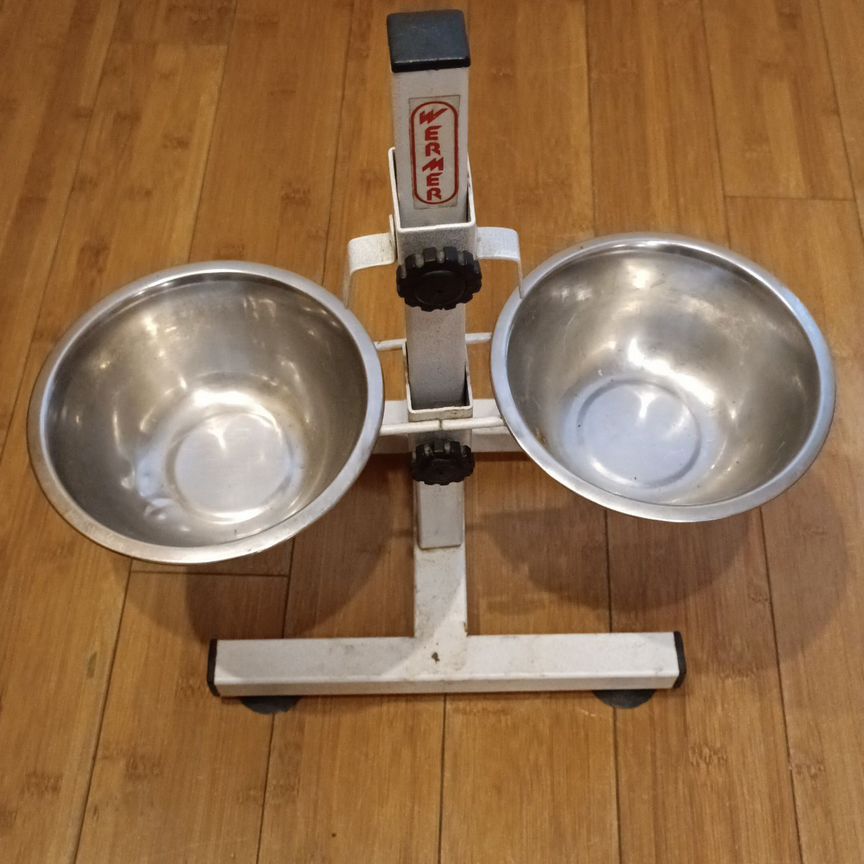 Подставка с мисками для собаки