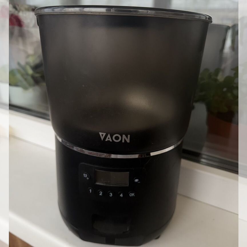 Автоматическая кормушка для кошек и собак