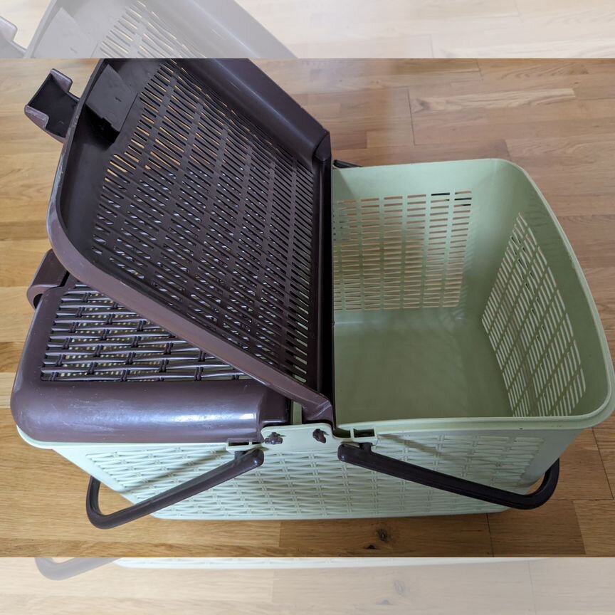 Корзина-Переноска пластиковая triol. Новая