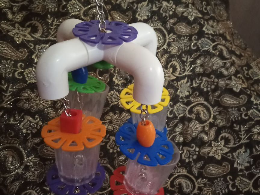 Игрушка для попугая