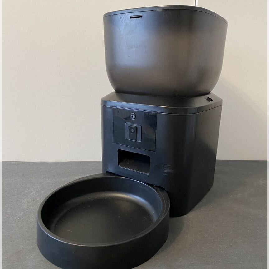 Автоматическая кормушка для кошек и собак