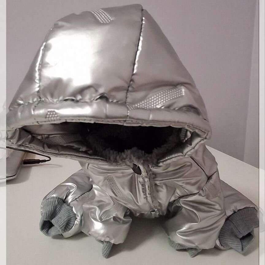 Зимний комбинезон для маленькой собаки