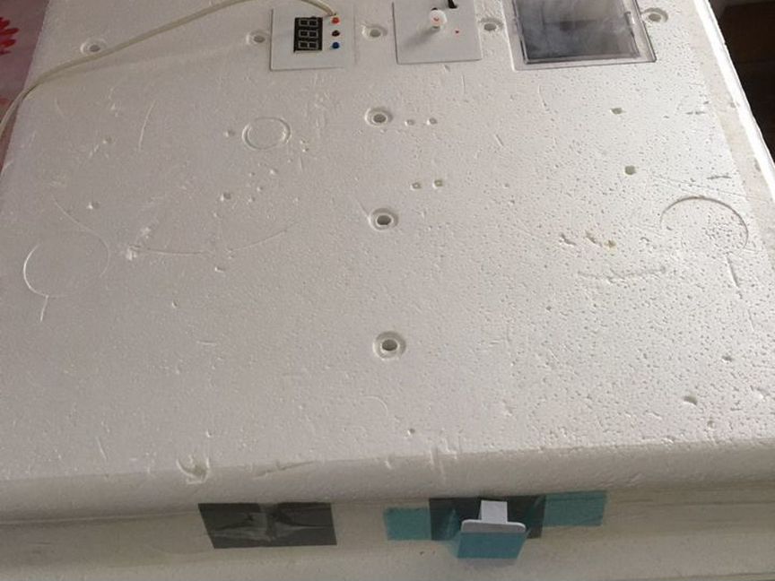 Инкубатор на 104 яйца цифровой автоматический