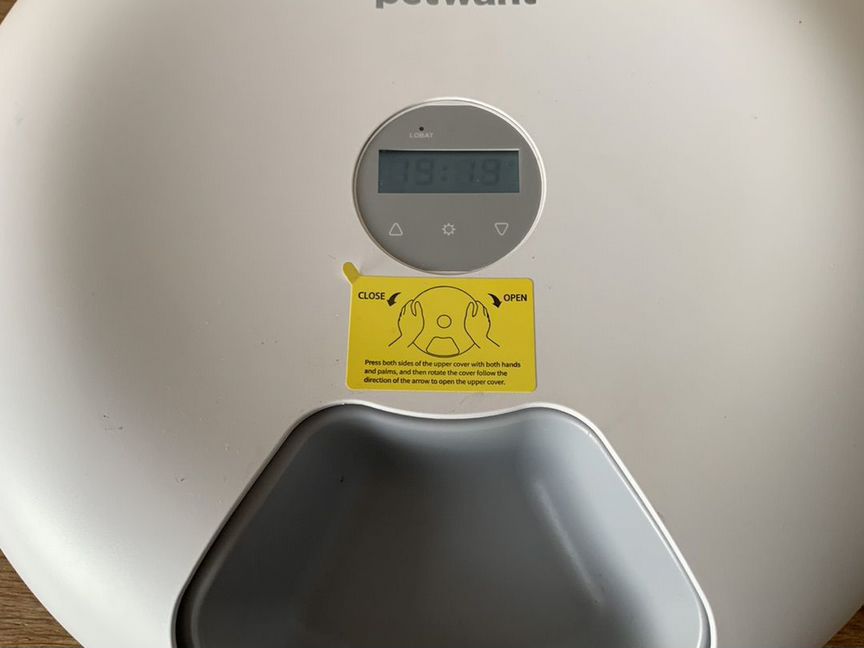 Автоматическая кормушка для кошек и собак Petwant