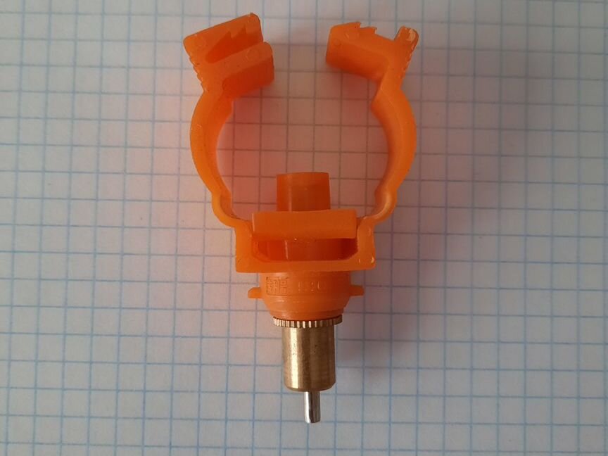 Ниппельные поилки для кроликов и кур