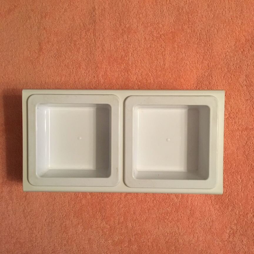 Кормушка для кошек и маленьких собак