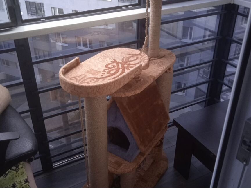 Когтеточка с домиком и лежанкой